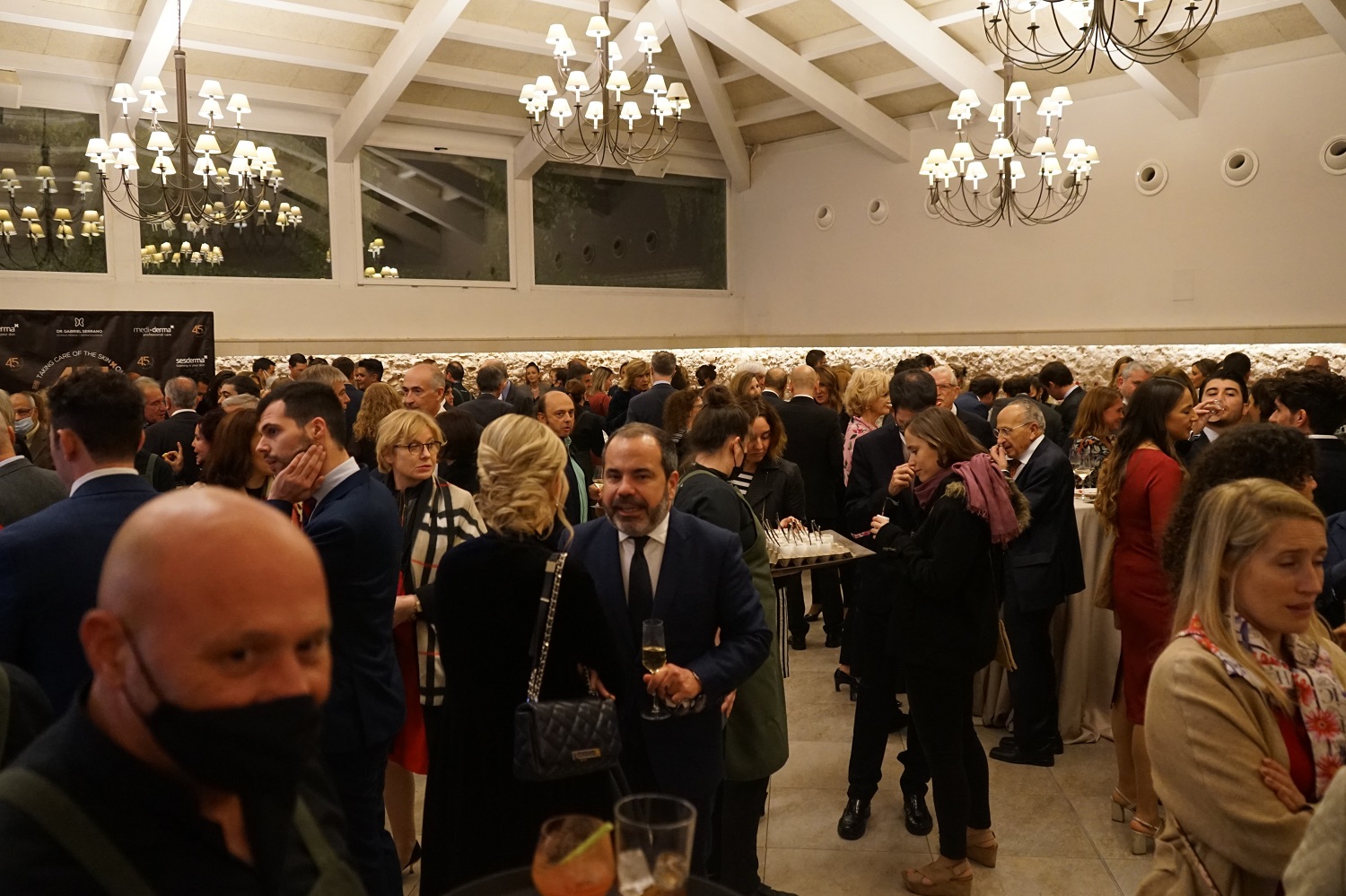 La Clínica Médica y Dermatológica Dr. Gabriel Serrano celebra su 45 ...